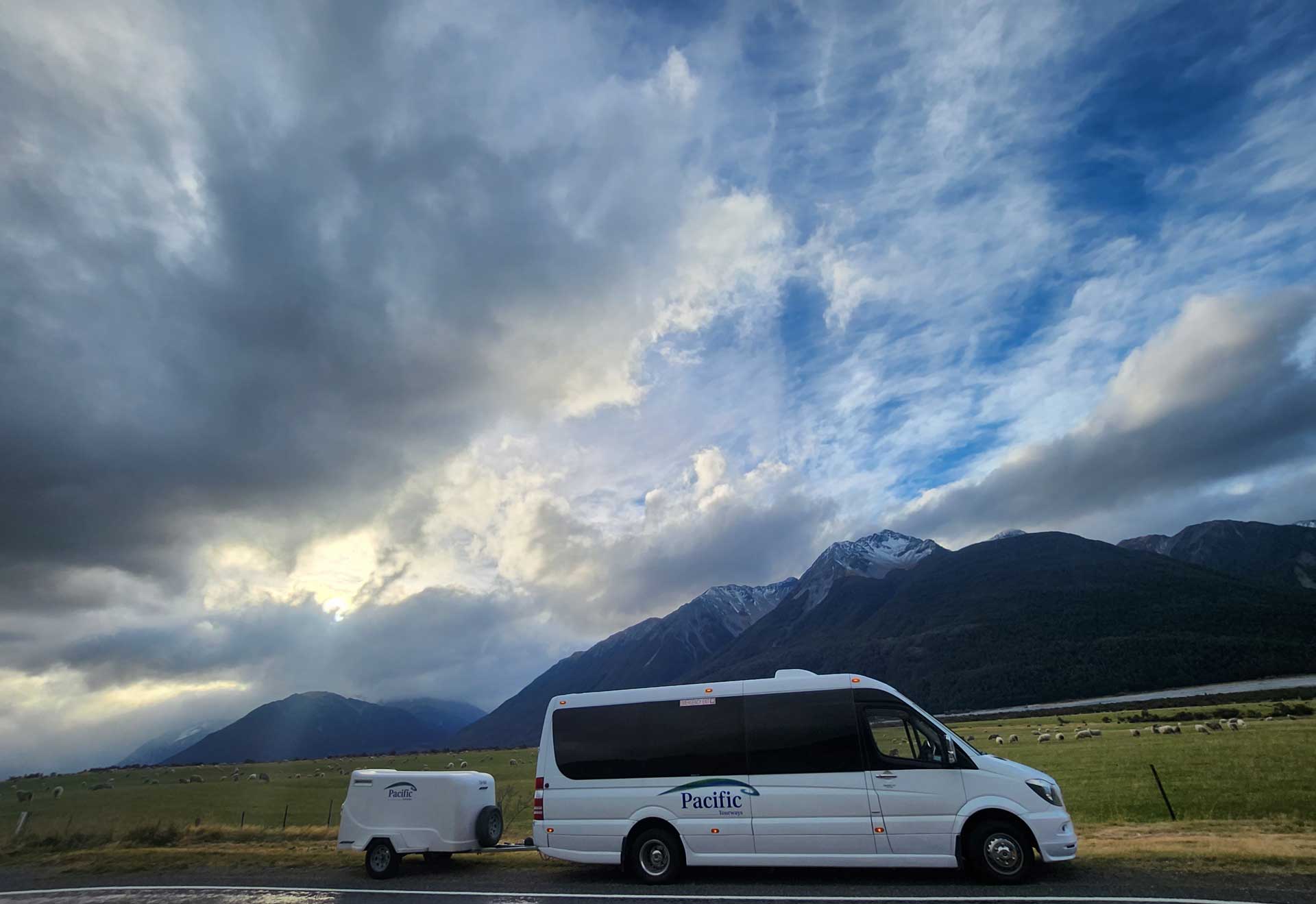 Airport Transfers - New Zealand's Premier Coach Operator | Pacific Tourways